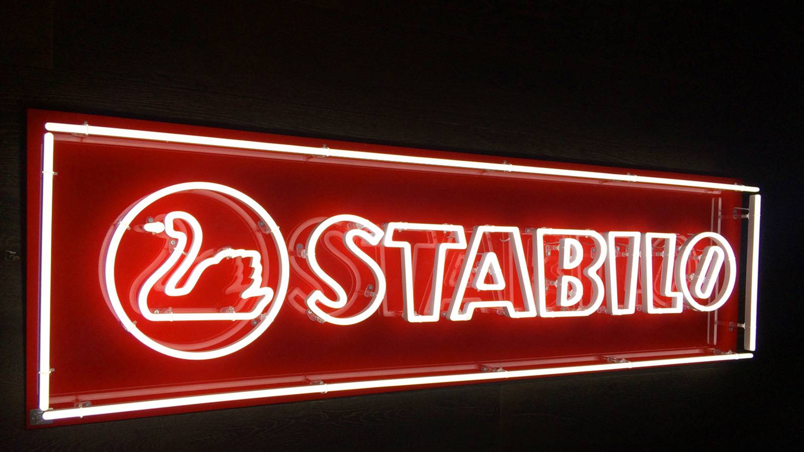 Neon Logos & Custom Neon Business Signs. UK Business